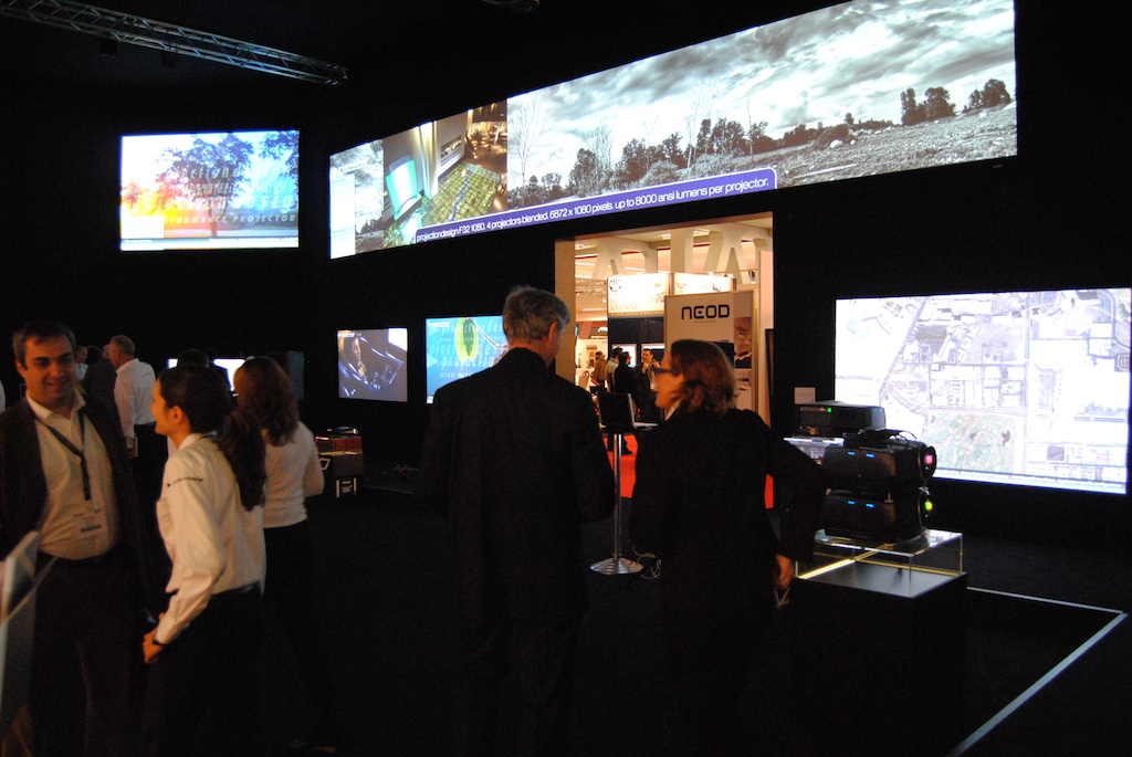 Projectiondesign reafirma su compromiso con la formación