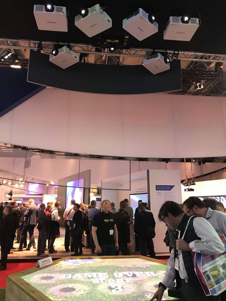 Ise 2018: Hitachi consolide sa position sur le marché de la projection ...