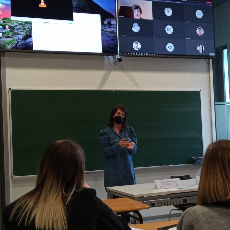 La Universidad de La Coruña implanta el sistema de aula virtual ...