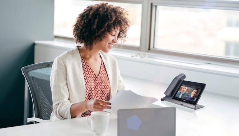 Crestron Flex Phones: conference calling solution for Microsoft Teams